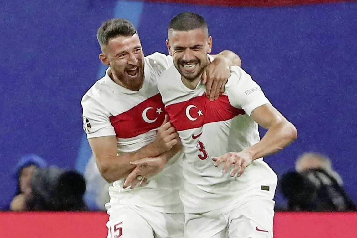 Dit zijn de gevolgen voor de Turkse verdediger Demiral na omstreden ...