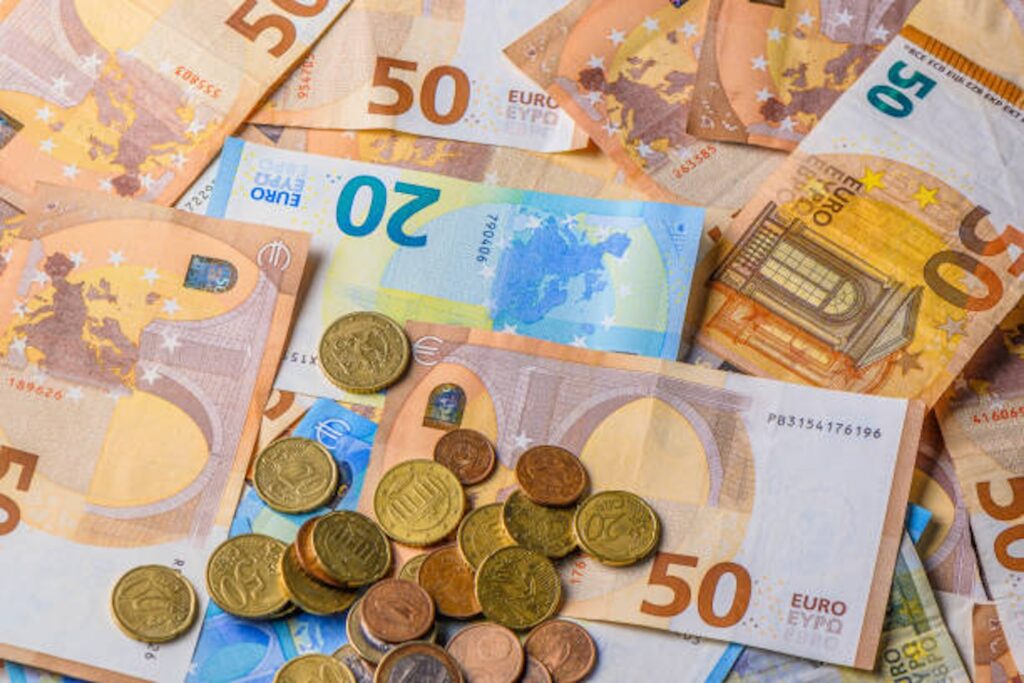 Dit EU-land kiest voor contant geld en weigert digitale betalingen ...